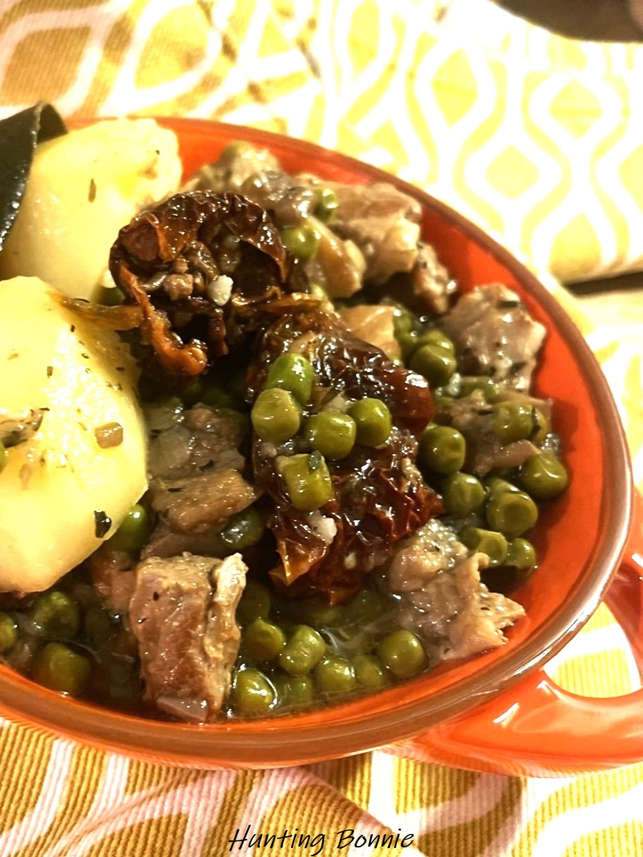 FRICASSÉE DE PORC ET PETITS POIS À LA FORESTIÈRE – Hunting Bonnie